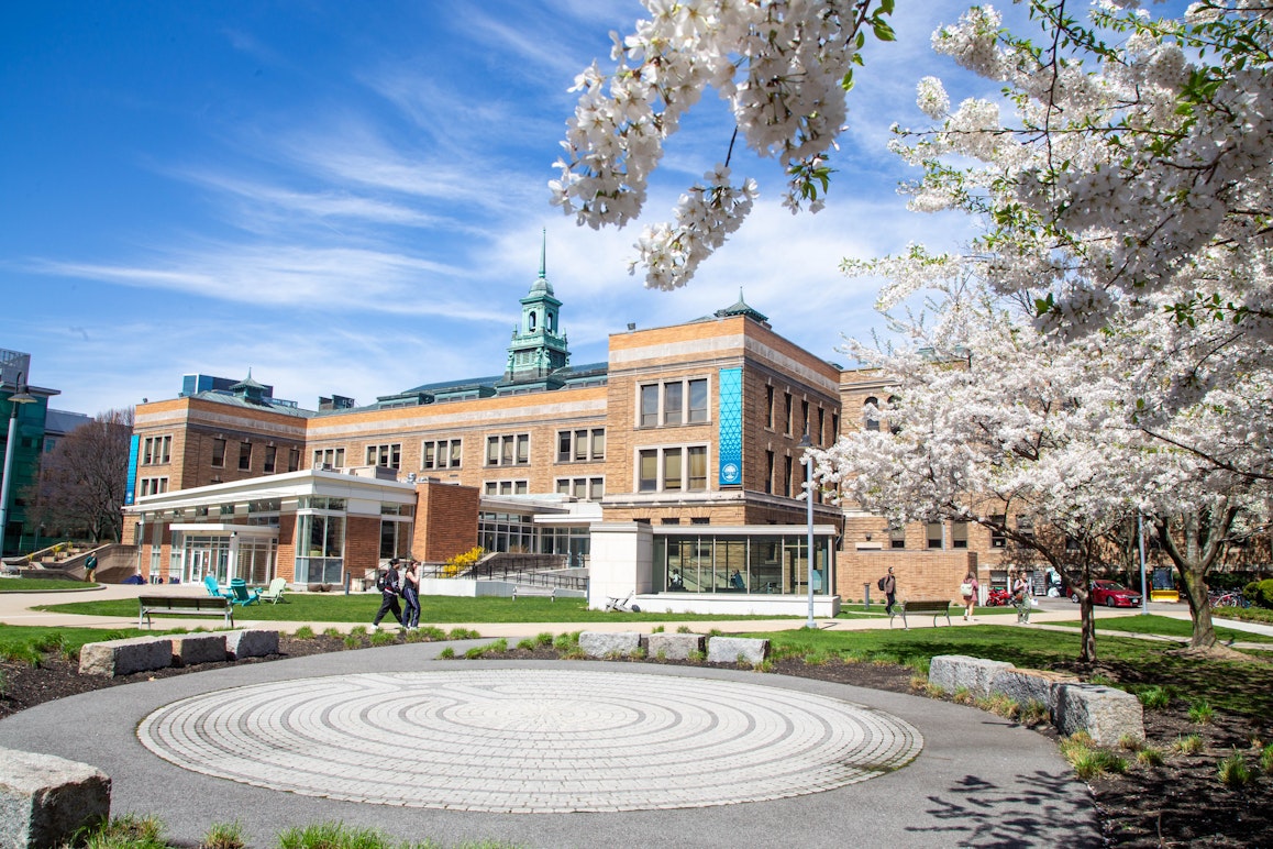 Simmons University - Requirements + Data | CollegeVine