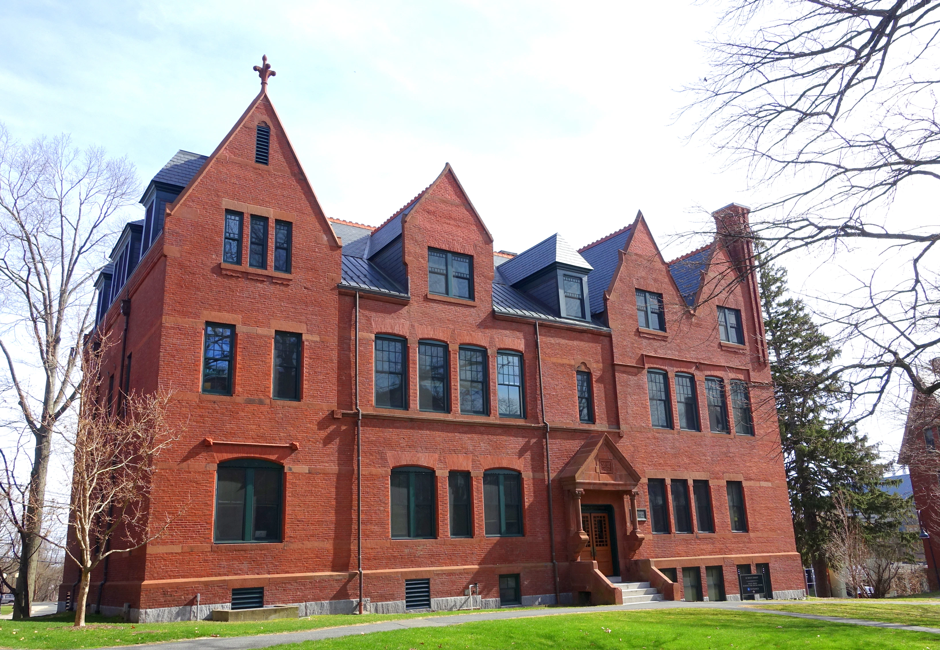 All 49 majors at Smith College | CollegeVine